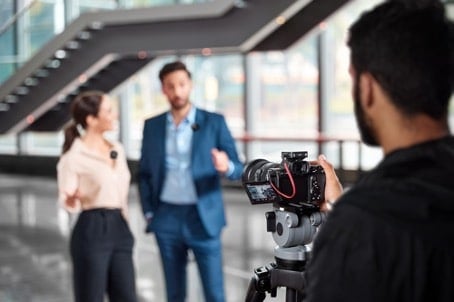 How does a wireless microphone work? | Blog – MOJOGEAR